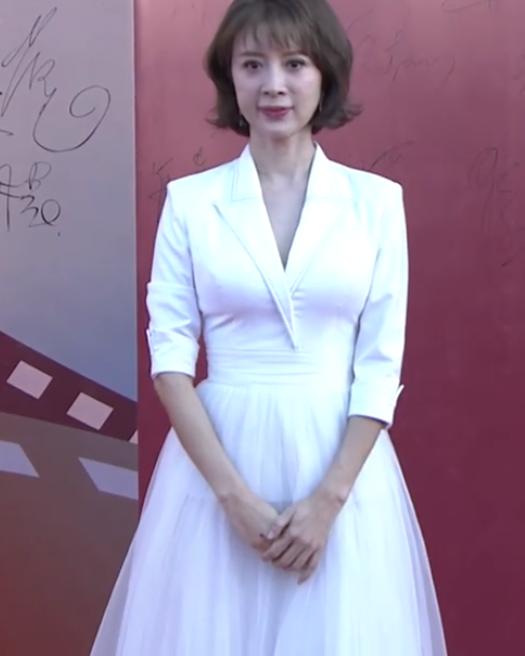 Actress red carpet Douyan!Zhang Yuxi has beautiful legs, Ni Ping wears ...