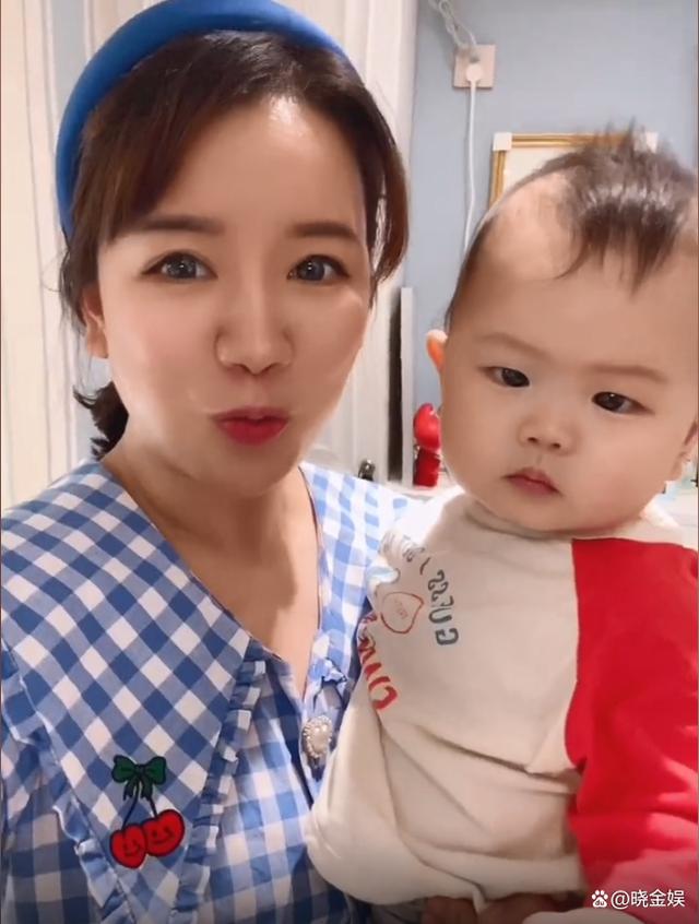 Hong Guoguo: The first time the son is in the same frame after 8 months ...
