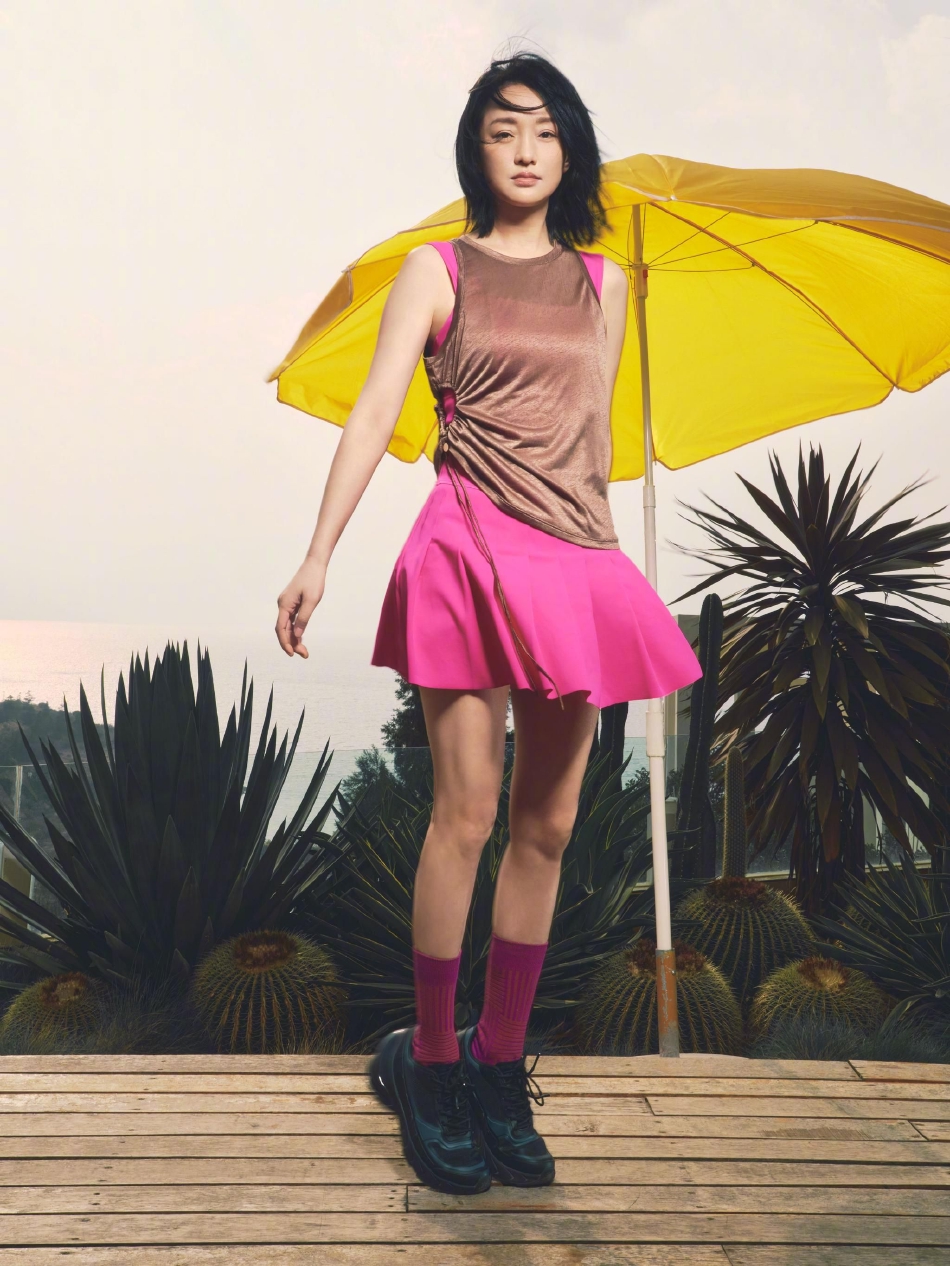 Unlimited vitality! Zhou Xun's latest seaside vacation style photo - iMedia