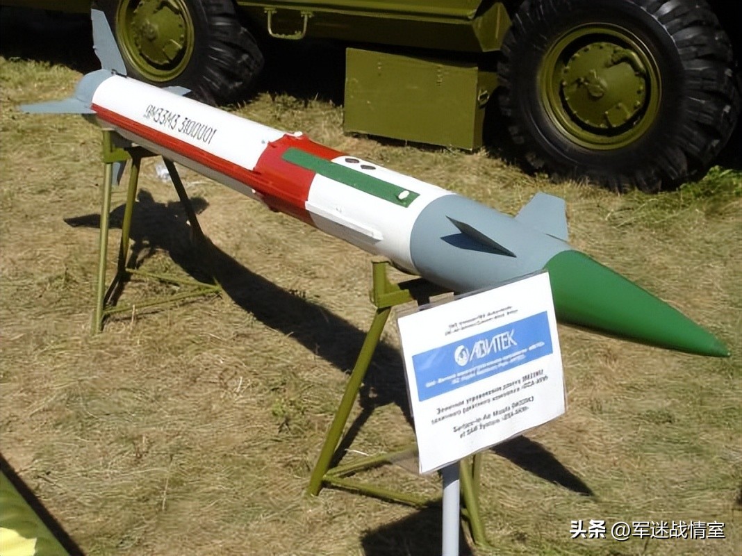 Like a duck to water! The Russian 9K33M3 Osa-AKM air defense missile ...