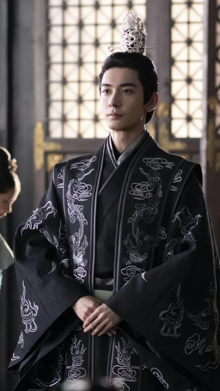 Li Muyi, a clear stream in the entertainment industry - iNEWS