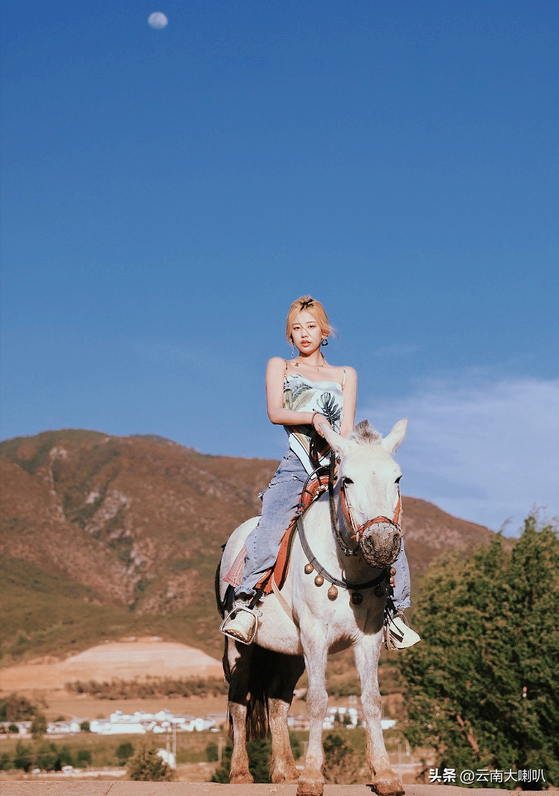 Yue Minghui and Zuo Zhuo visited Lijiang together?Man: There are some ...