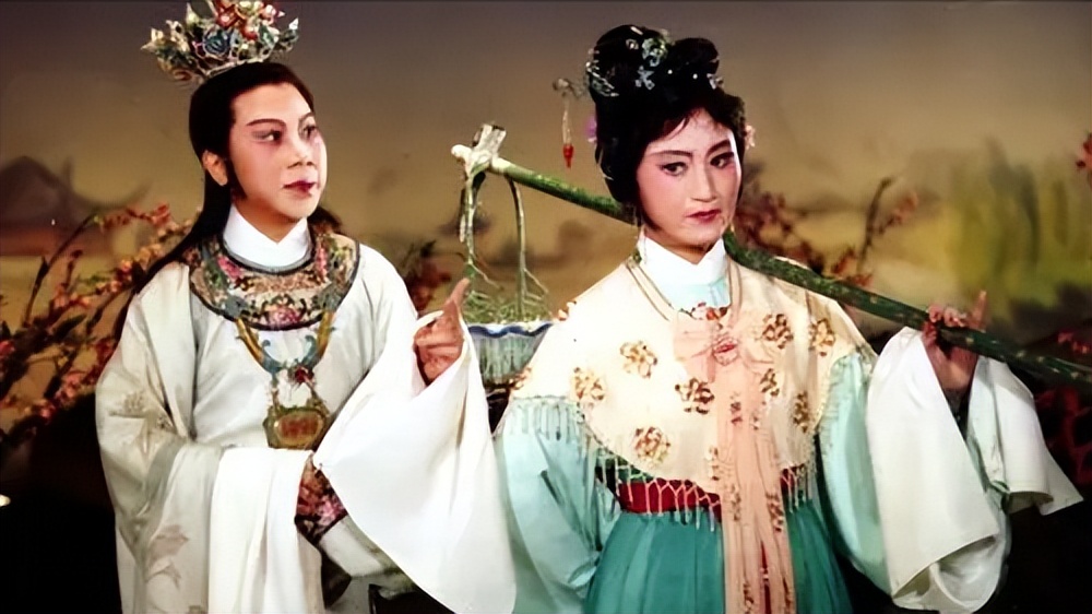 During the "Seventeen Years" period, when Yue opera actresses performed ...