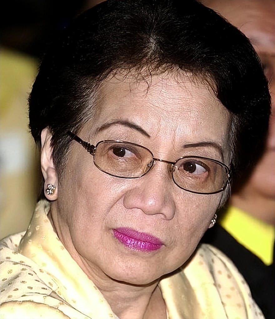 In 1988, the female president of the Philippines said that the South ...