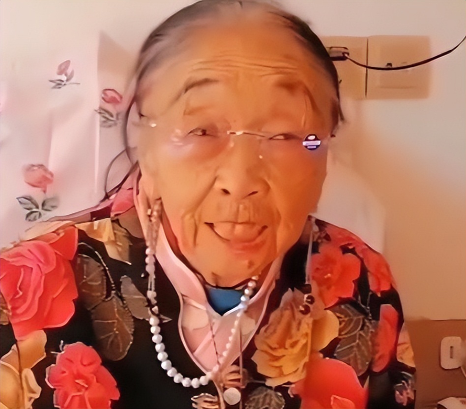 Yucheng's new love has a bulging stomach and is suspected of being ...