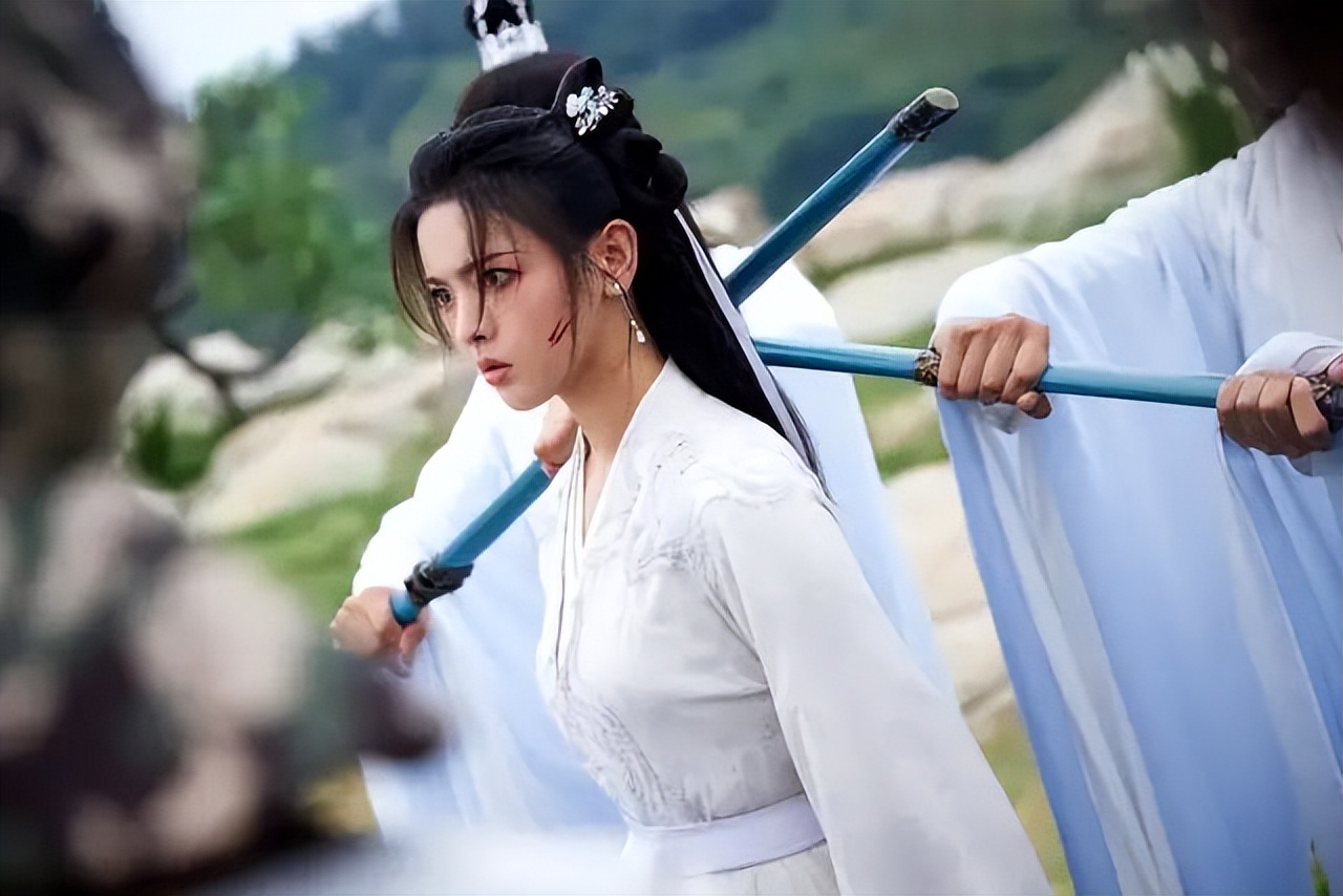 How does "Chong Zi" innovate the fairy tale narrative under the "Three ...