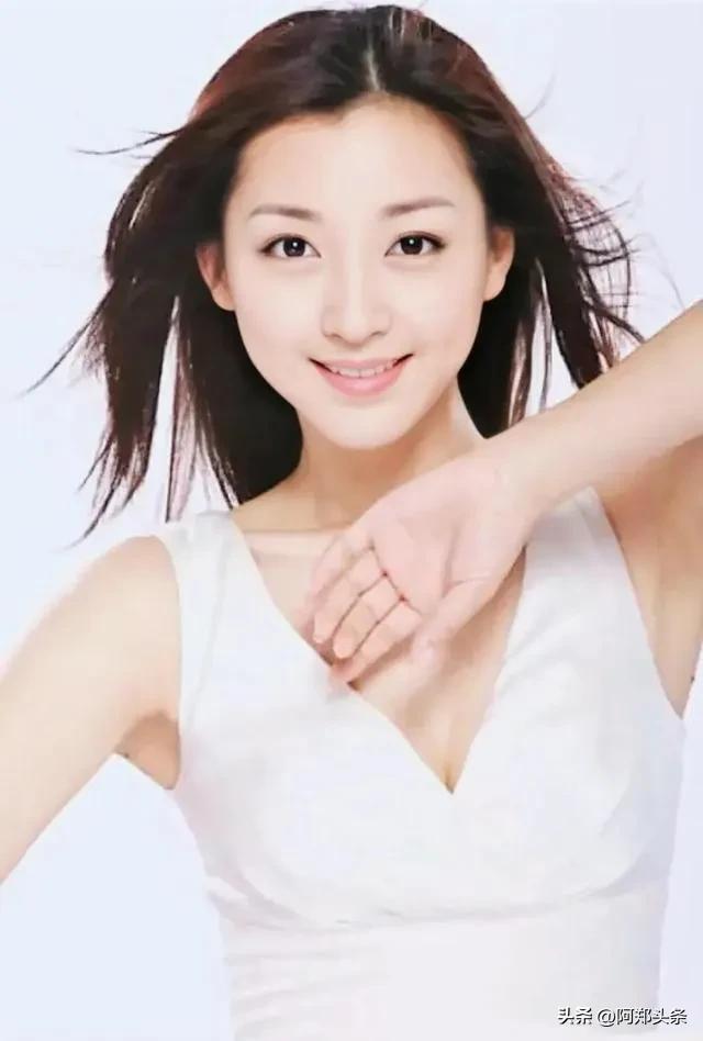 Temperament female star Jiang Hong - iNEWS