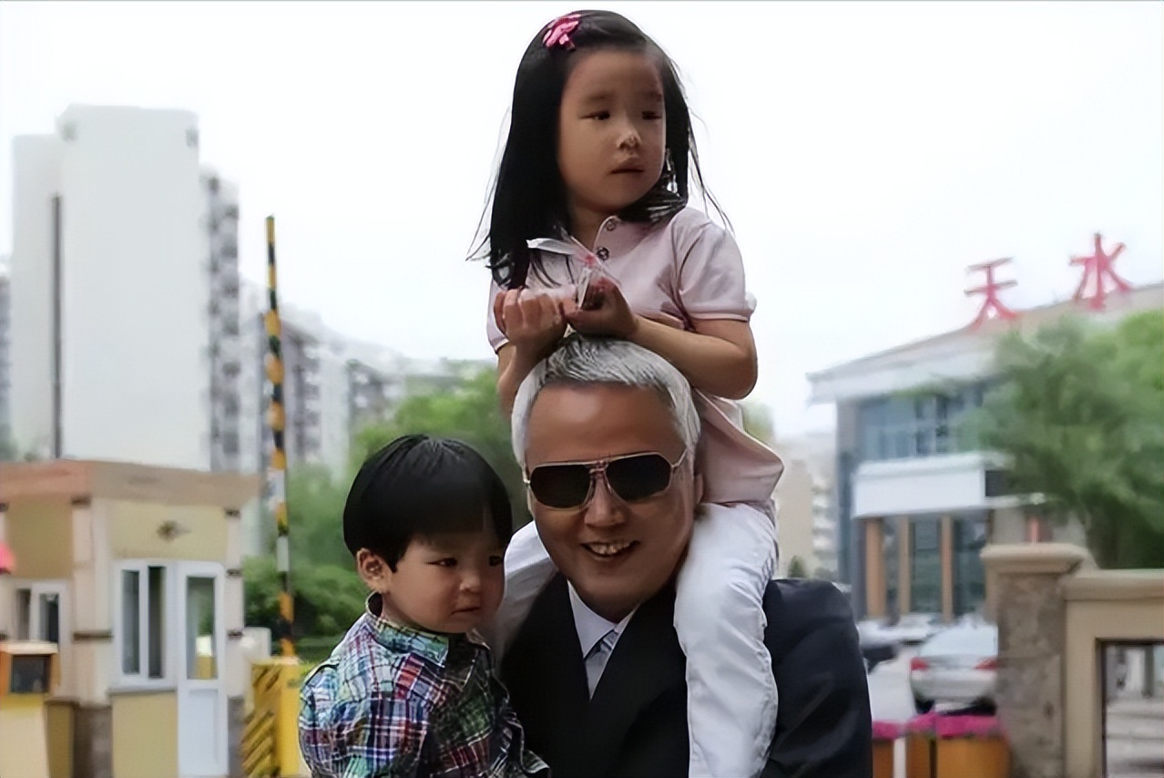 Zhang Ting's children appeared to celebrate Lin Ruiyang's birthday! The ...