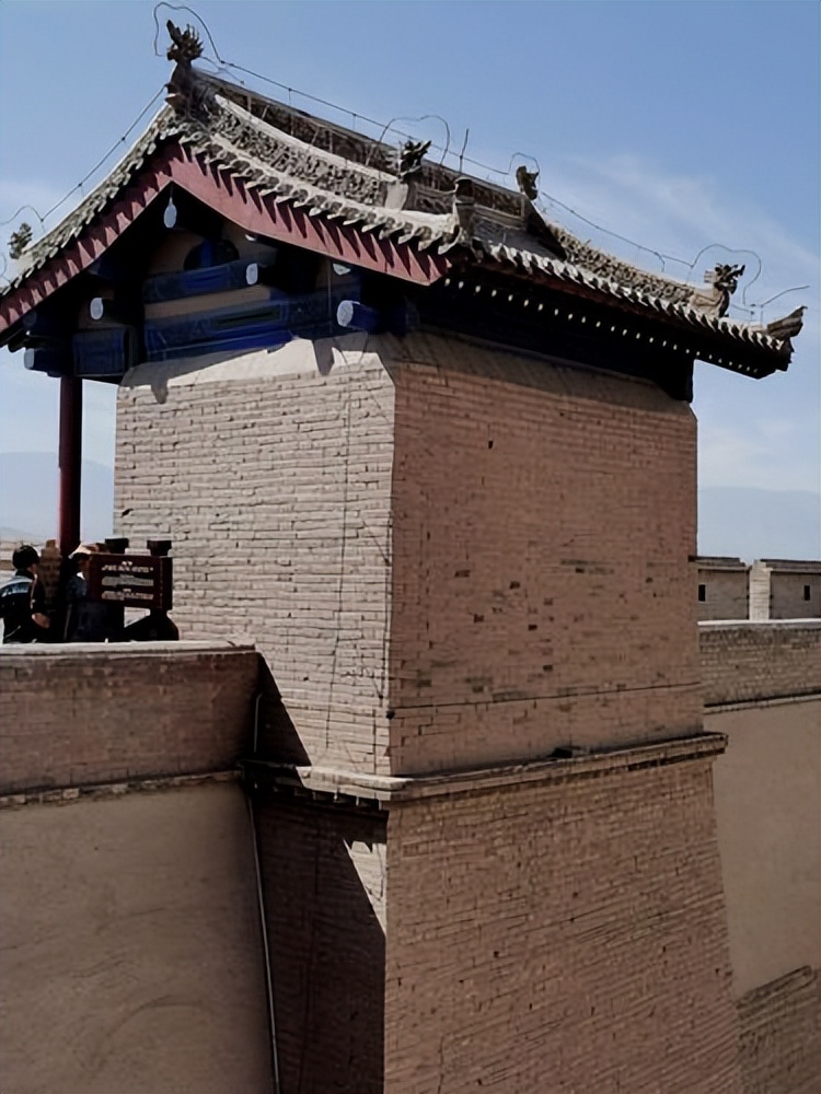 There is a brick placed behind the gate tower of Jiayuguan Wengcheng ...