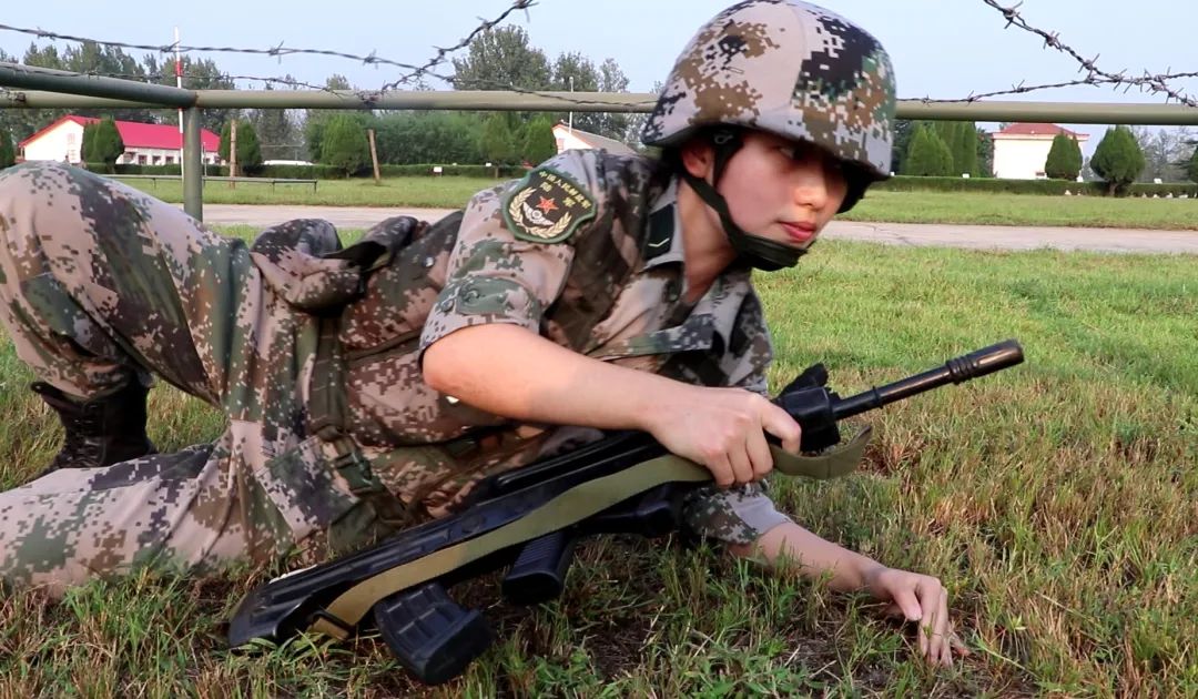 Female officer Lin Liyan, welcome to be included in the 71st Army ...