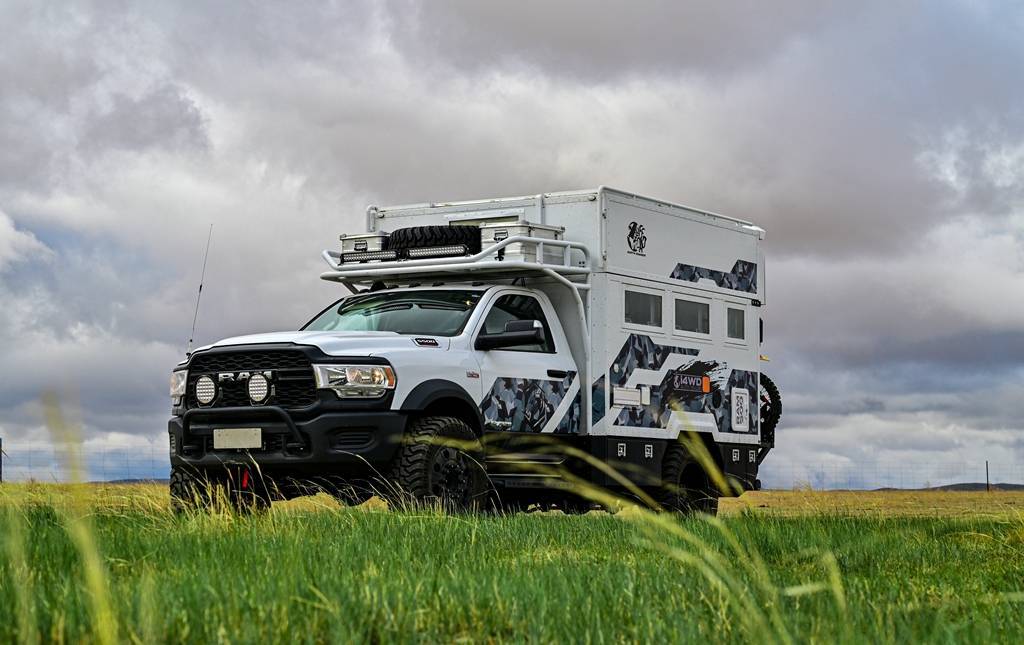 Ram 5500 Earth Wanderer four-wheel drive off-road RV into Tibet travel ...