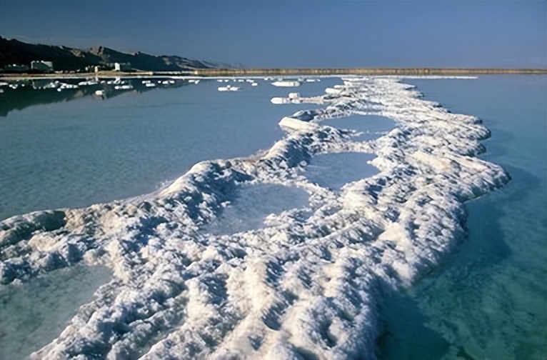 Temperature and salinity pair stratification, and salinity distribution ...