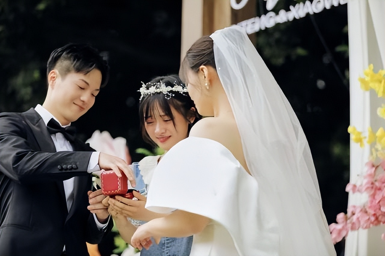 Shen Yue cried at her best friend's wedding, thinking that Wu Jing and ...