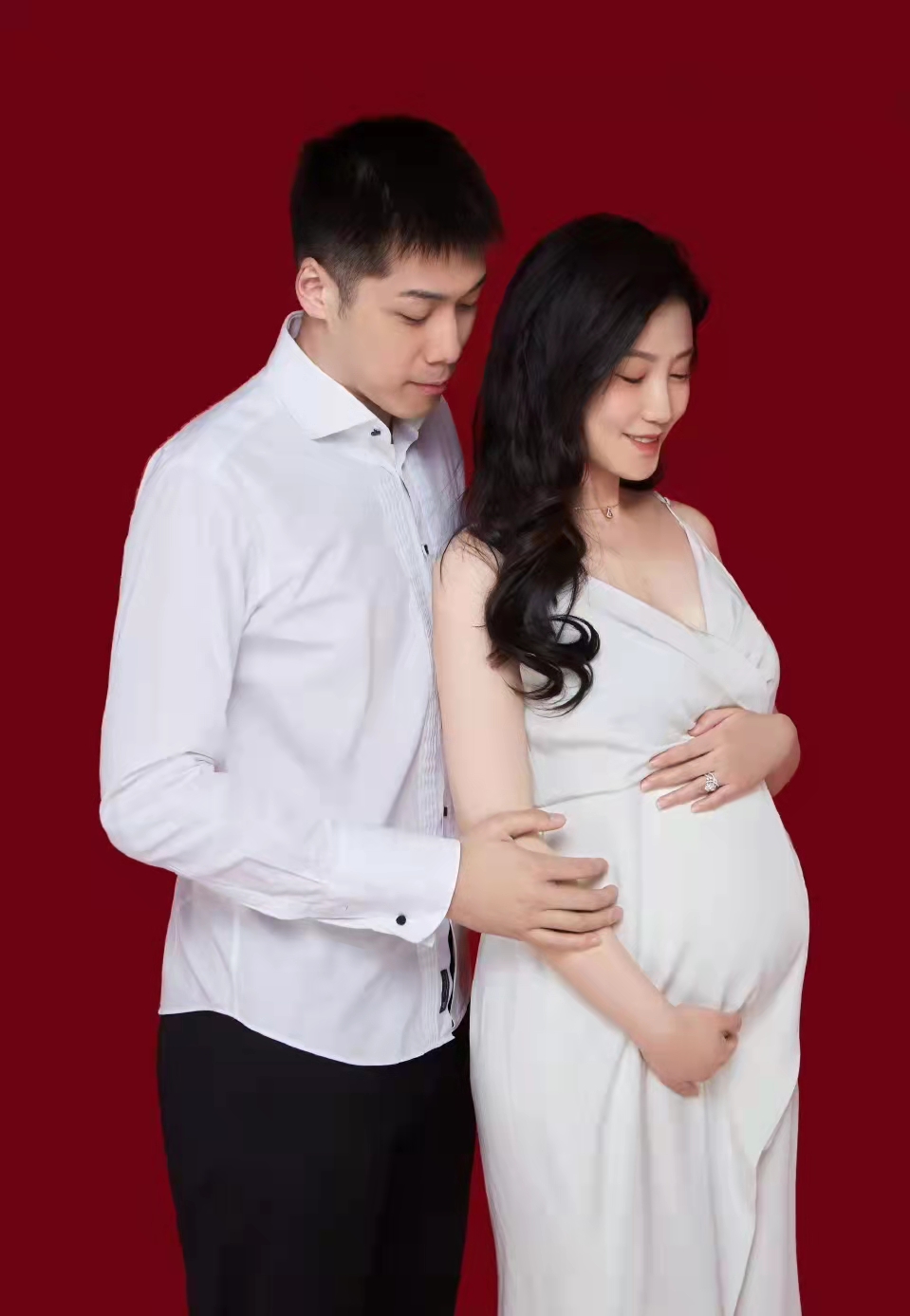 Double happiness!Ren Junfei's twin brother took a group photo with his ...