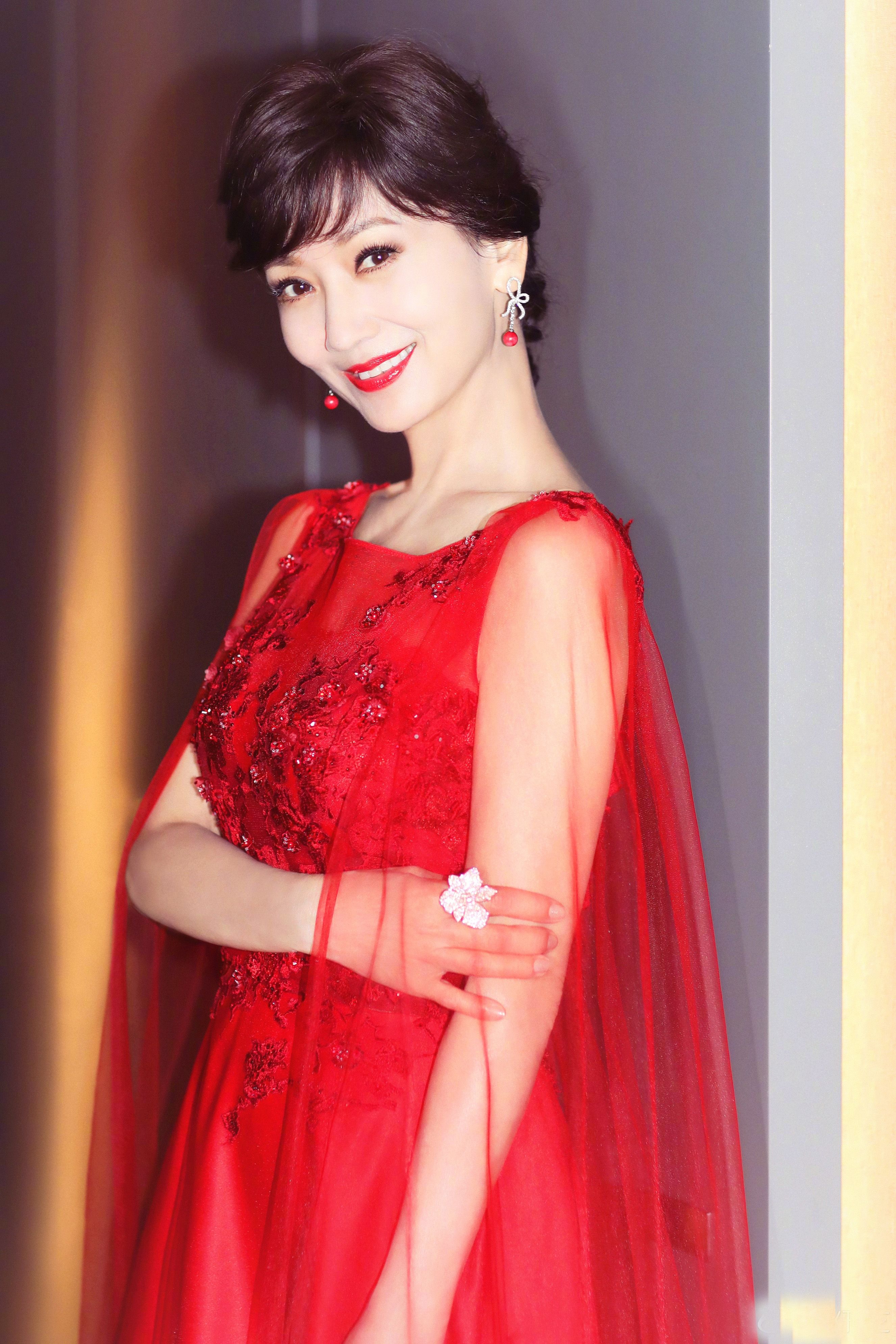 Zhao Yazhi's daily wear is fashionable and age-reducing fans love to ...