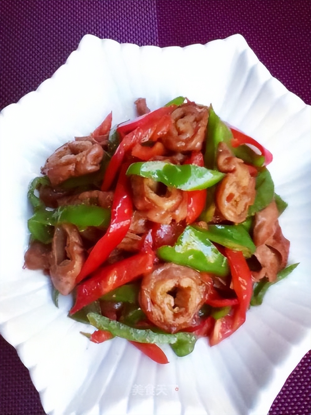 Spicy fried large intestine, spicy and fragrant, and the taste of the ...