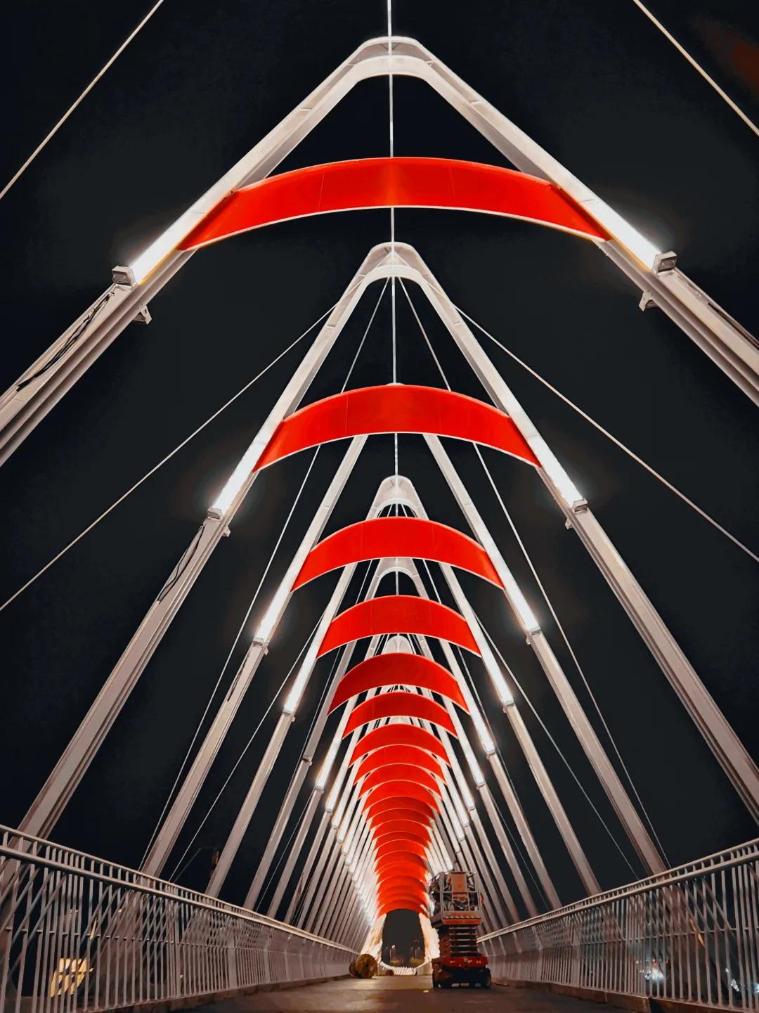 It's so beautiful!"Lace Bridge" appeared in Chengdu - iNEWS