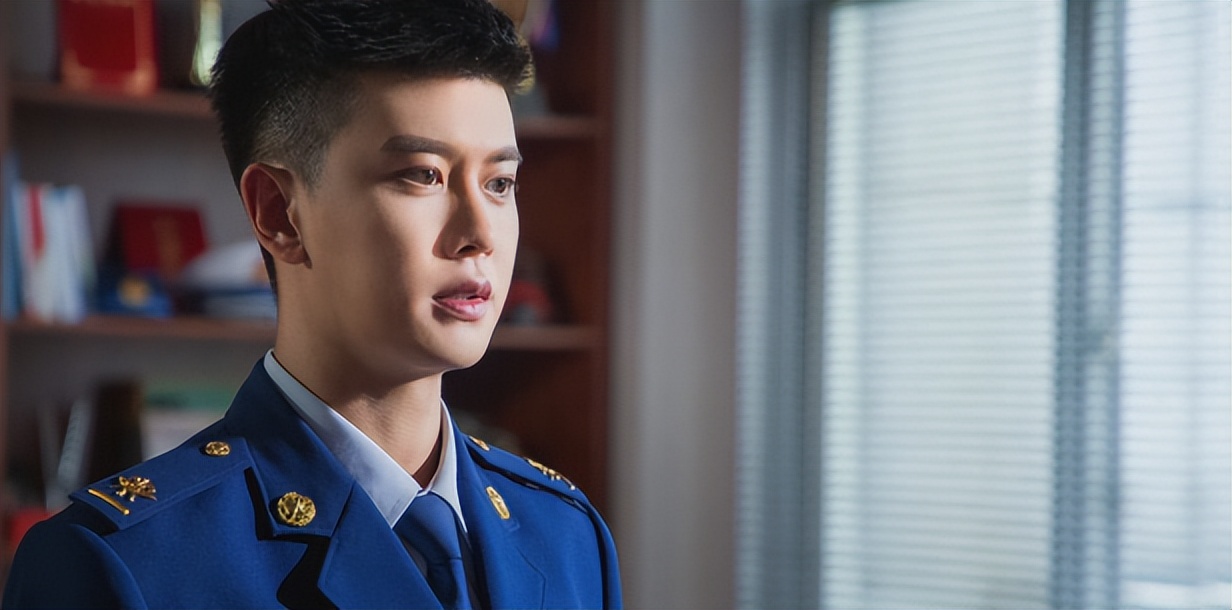 They are also playing firefighters, comparing Yang Yang and Ren Jialun ...