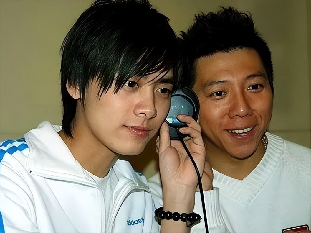 The front is an actor, and the back is a capitalist. The business ...