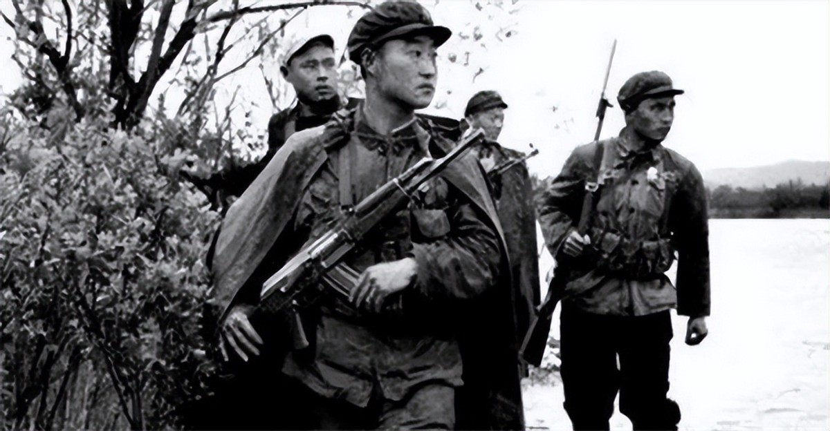 What happened to the two famous "fighting heroes" in the Battle of Zhenbao Island? - iNEWS