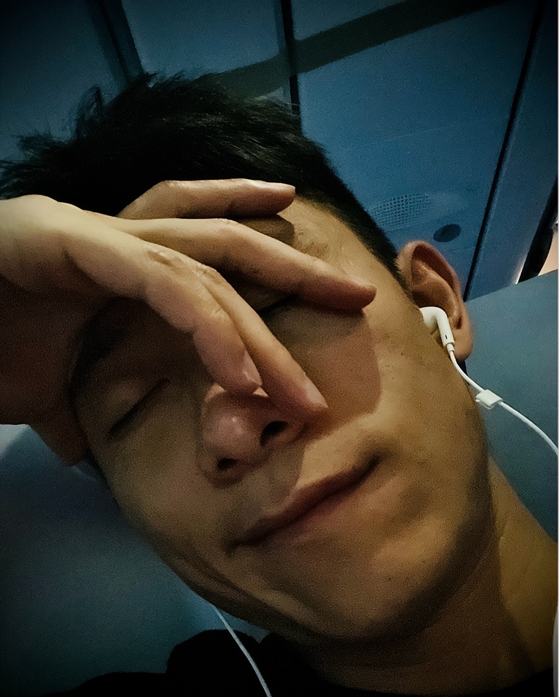 Zhang Yishan: Illustrate that he is a straight man of steel, and deliberately put "a black sock ...