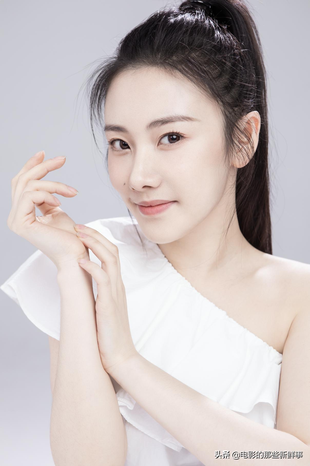 Post-95 beautiful actress Sun Ruoqi's latest photo, fair skin, angelic ...