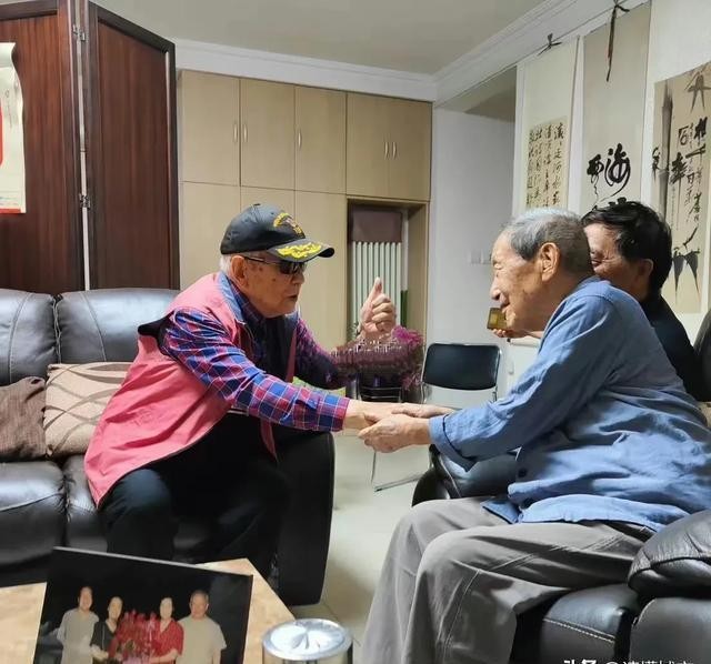 These 4 shots of General Chi Haotian have just been leaked. They are ...