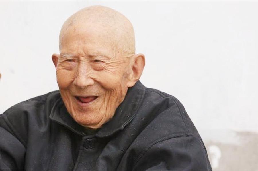 "A long eyebrow is worth more than ten thousand grains", what's the ...