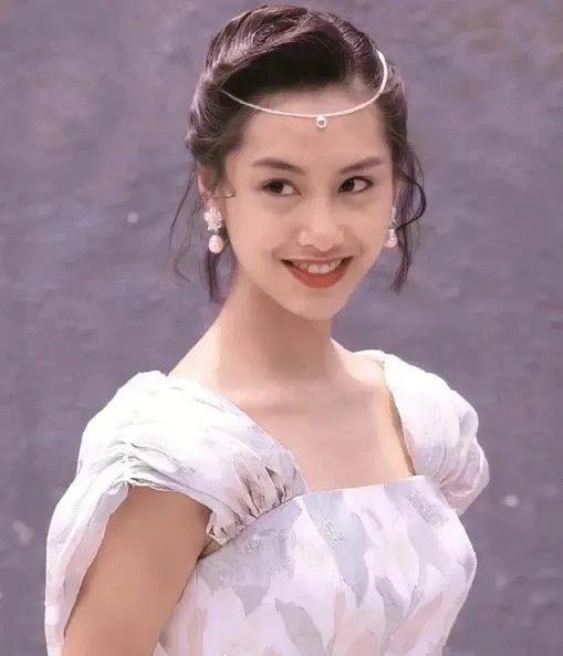 Athena Chu, from a young beauty to a big one, is a real temperament ...