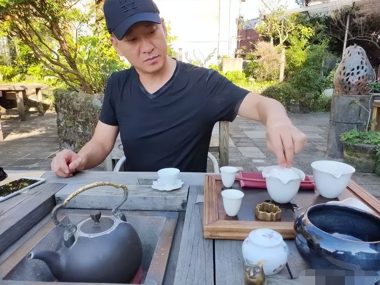 21 years later, Erkang has become a billionaire. - iMedia