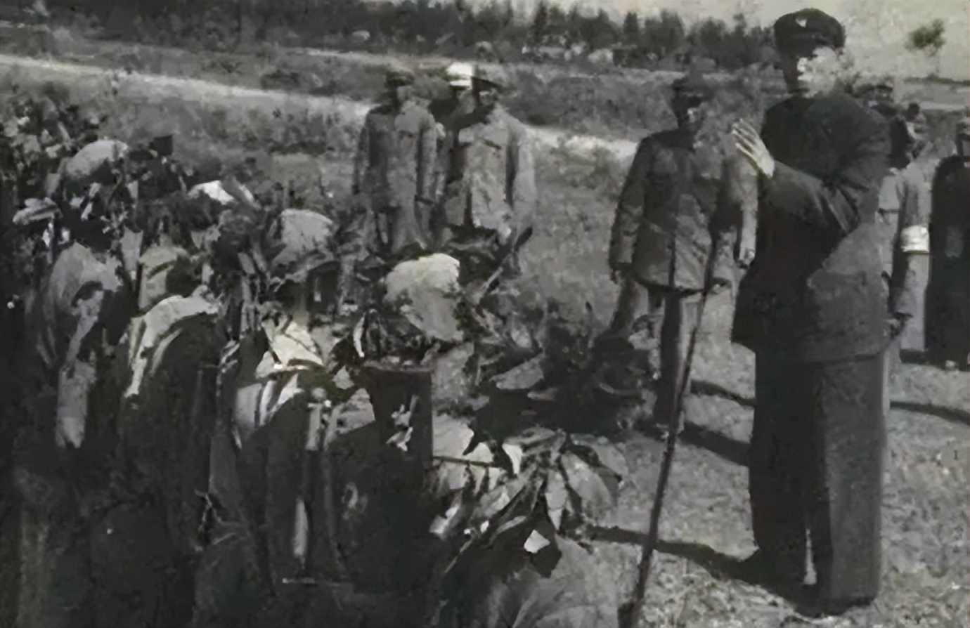 Wang Hongwen has the "Five Tiger Generals" under his command. After the ...