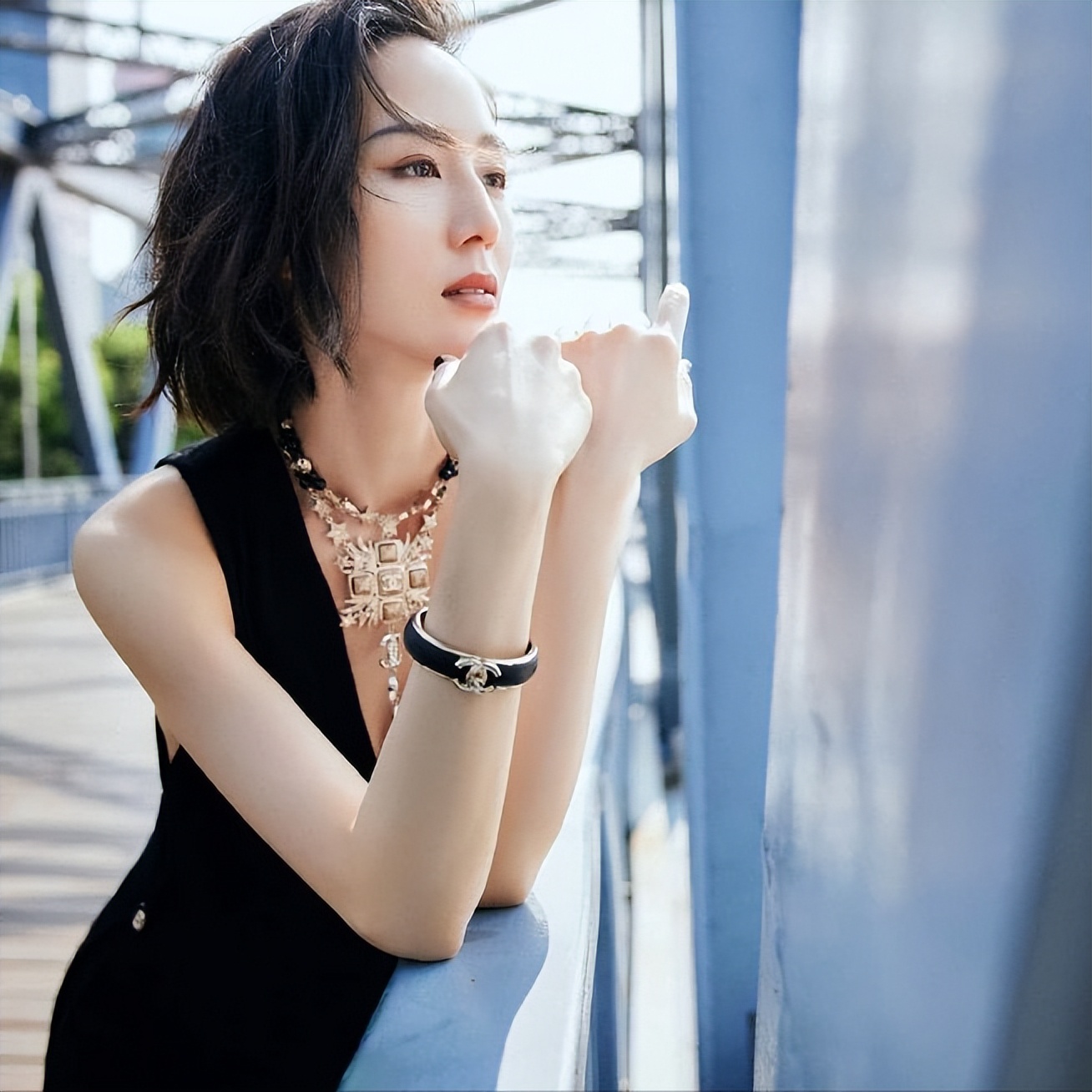 Zhang Junning, the goddess of temperament, has a slender waist and ...