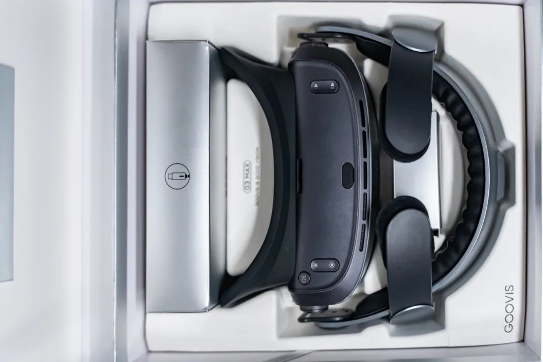 IMAX-level viewing experience, supports naked-eye 3D and can even ...