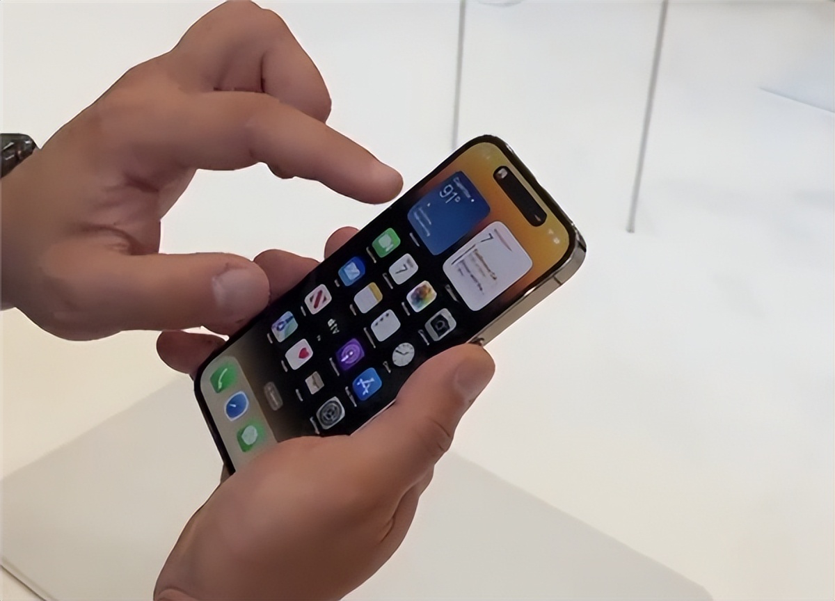 What is the difference between the iPhone 14 and the Pro version?There ...