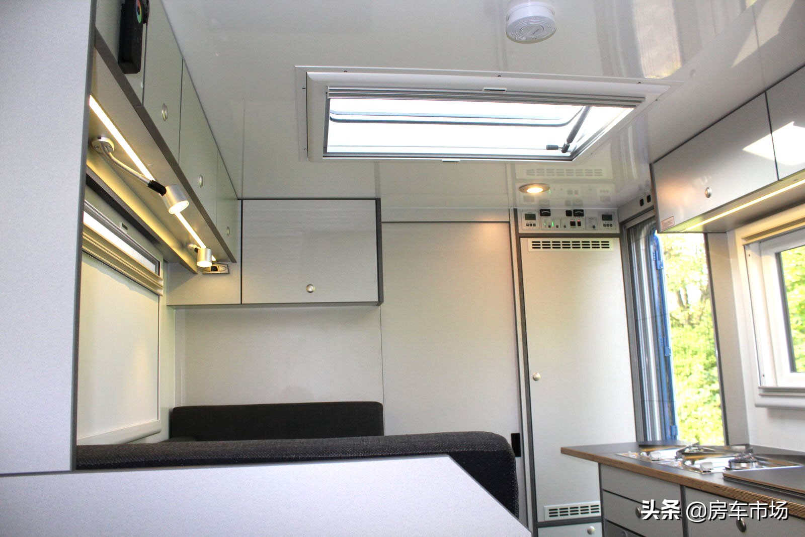 Mercedes-Benz box-type full-time four-wheel drive car, 3.0T diesel ...