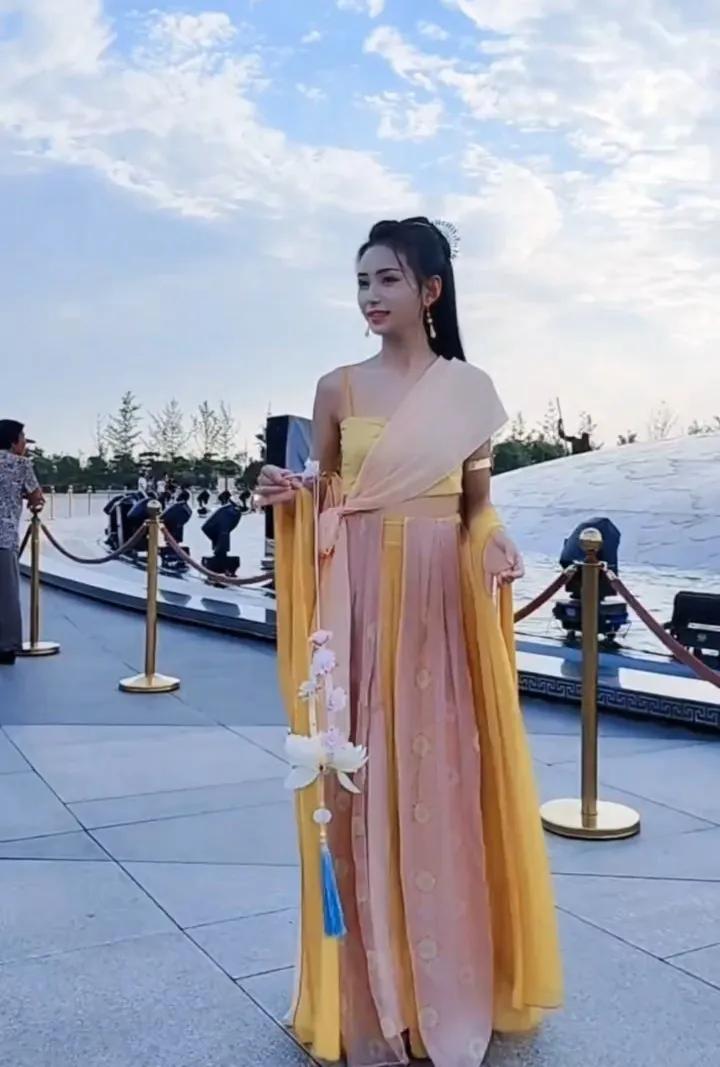 The beautiful figure of internet celebrity Qianyi - iMedia