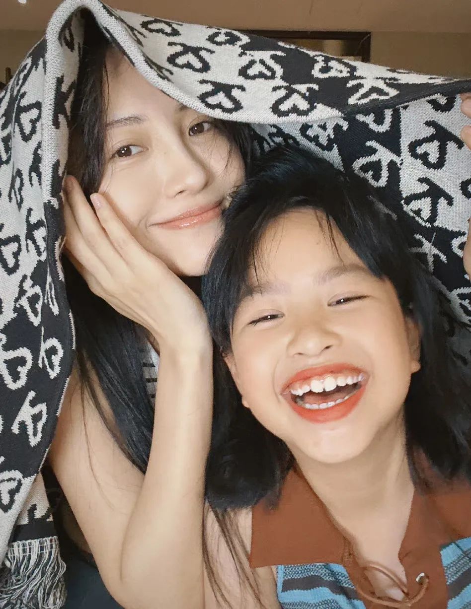 Luo Jin, Wenjing Bao, Miao Miao, Song Yuqi, Ren Min - iNEWS