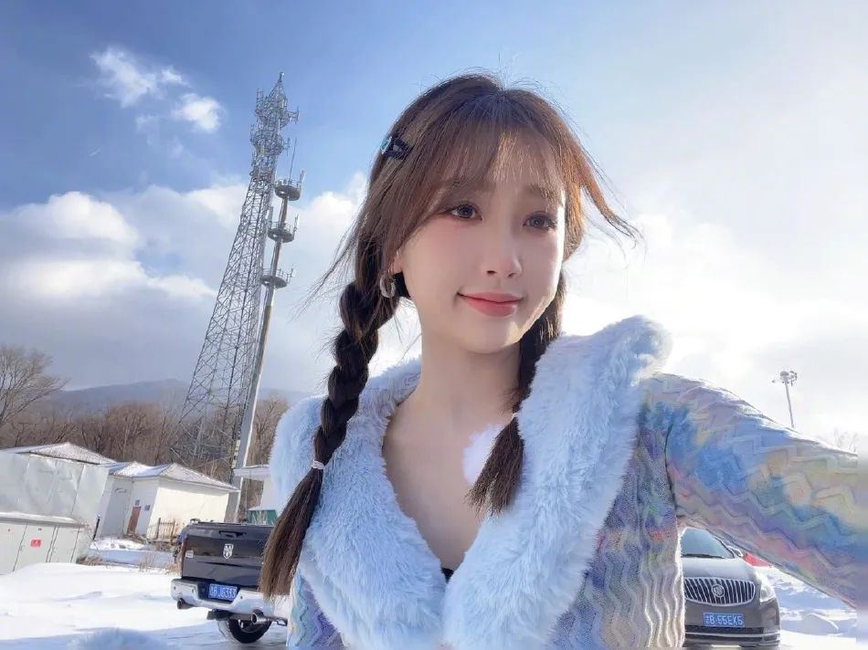 Yu Shuxin shares beautiful pictures of snow!Snow skin jade has a ruddy ...