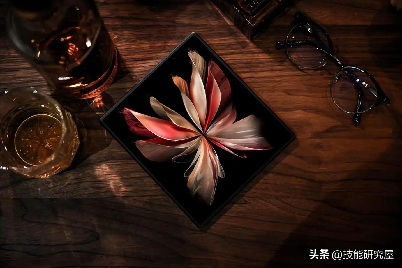 What are the highlights of the X Fold2 and X Flip folding screens ...