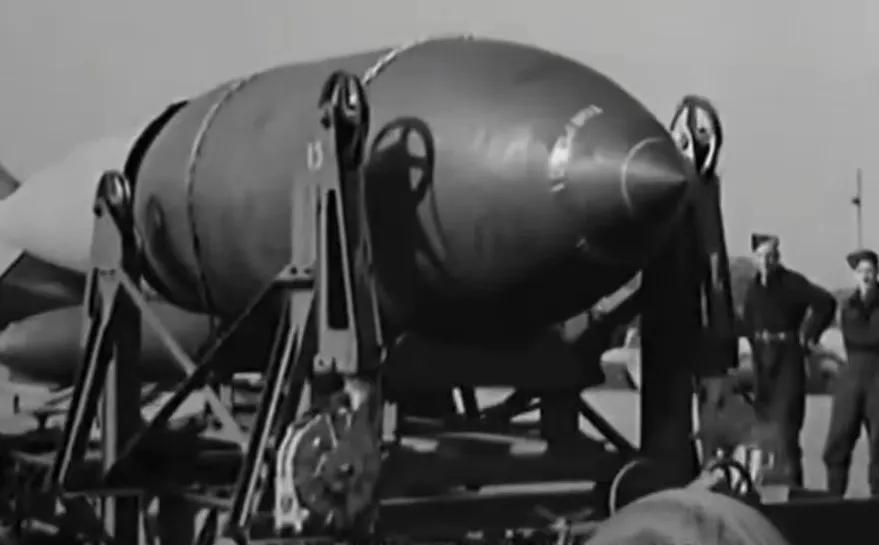 A giant ground penetrating bomb that can penetrate 200 meters ...