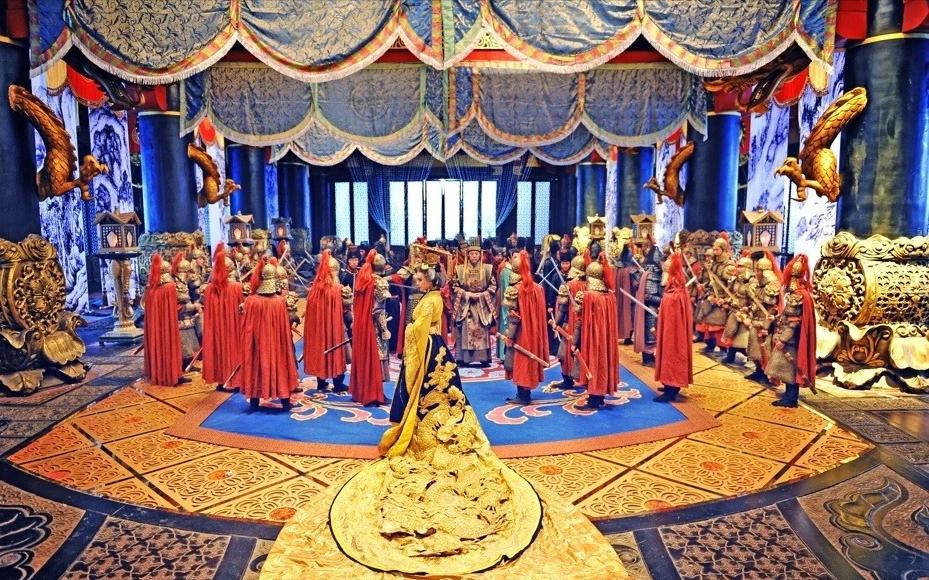 In the ancient patriarchal society, the Wu Zhou Dynasty was destined to ...