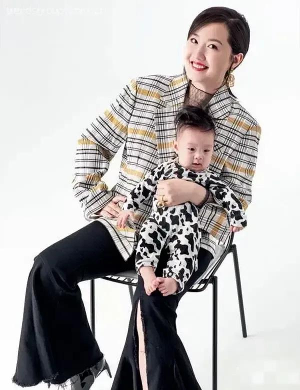 Child star Jiang Xiaohan exposed life photos with her husband and son - iNEWS