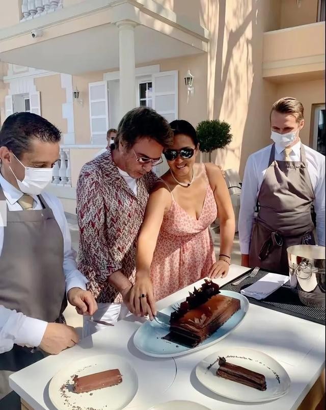 Gong Li has a broad figure with big shoulders, waist, large breasts and ...