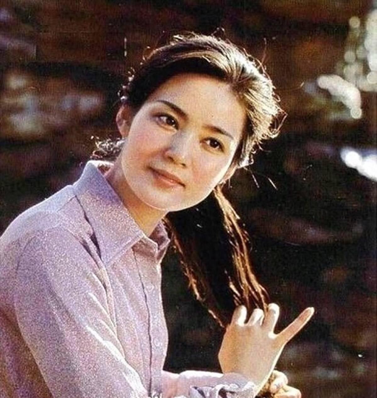 Wang Xiaoya's marriage scandal aroused public controversy, while Pan Hong was single and ...