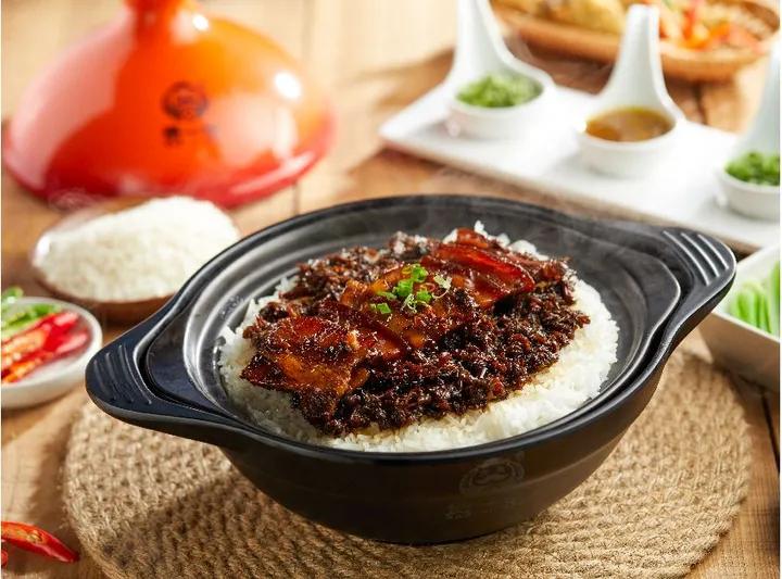 This bowl of claypot rice is really delicious~ - iNEWS