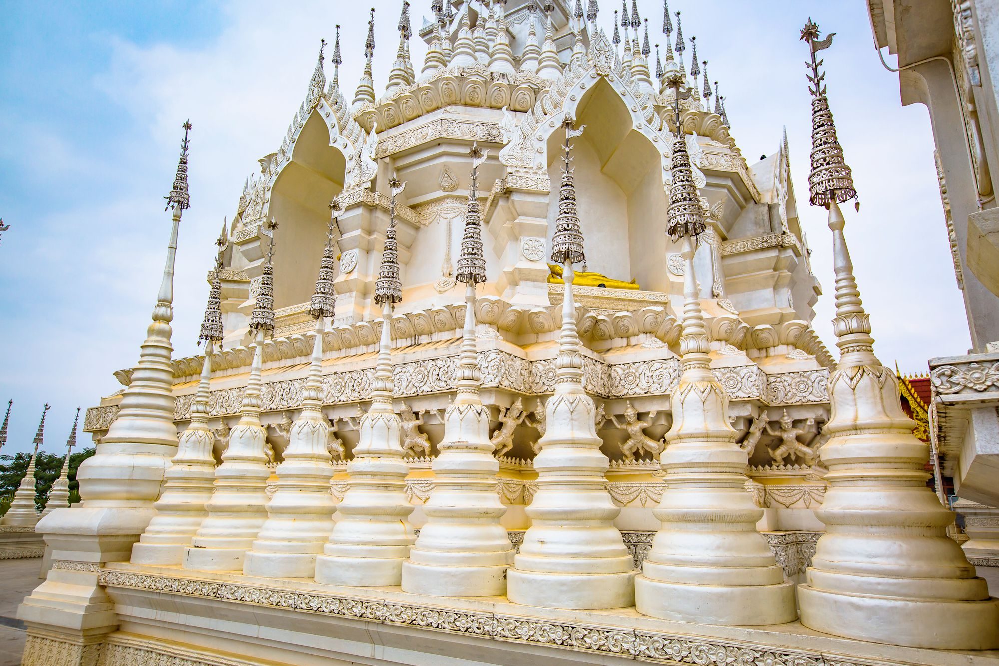 There is a Prajna Temple in Xishuangbanna, which has a unique shape and ...