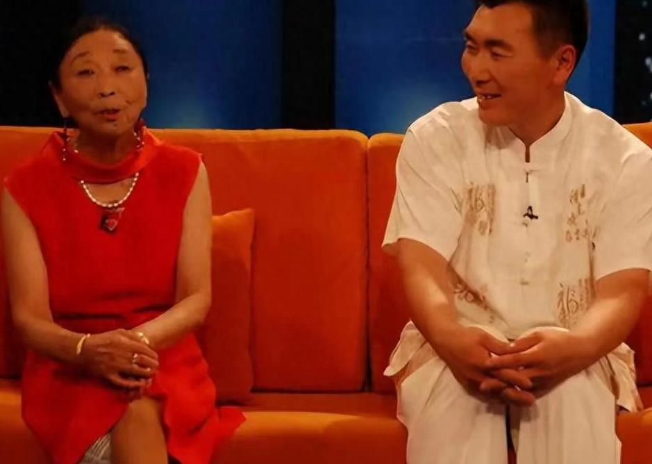 Blindingly bright! Li Yucheng "touches" Ma Yuqin at least once a day ...