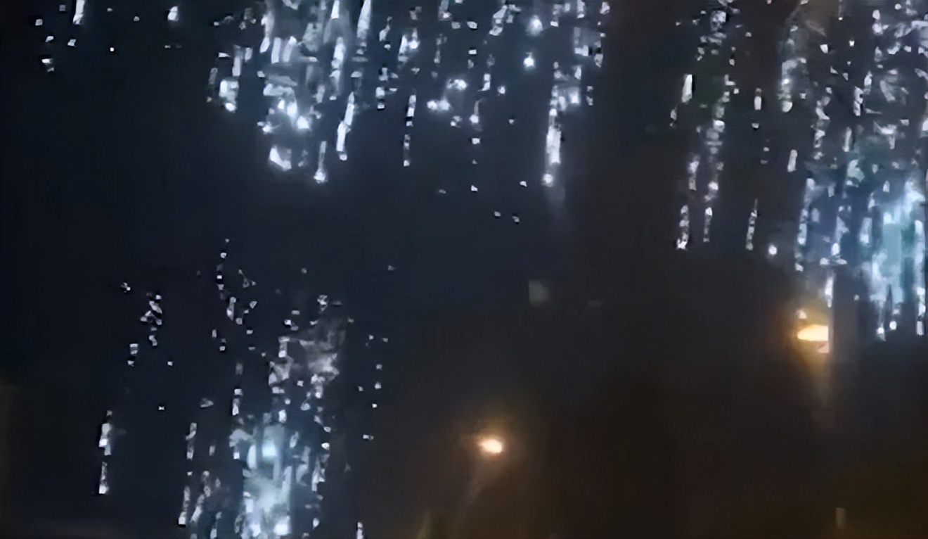An unknown flashing object appeared over Donetsk. Locals said they had heard an explosion. What ...