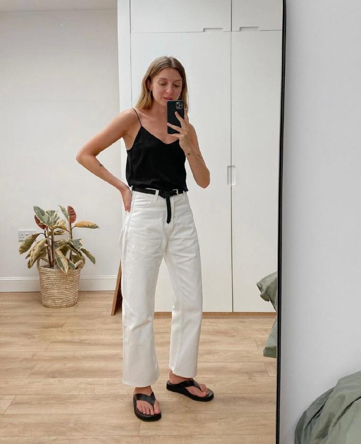 160 Tiny British fashion blogger whose wardrobe is all basic and simple ...
