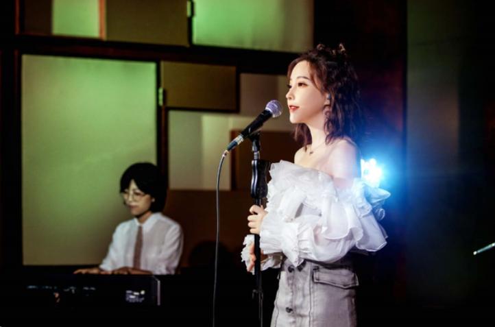 Feng Timo just won the "Global Chinese Pop Music Award" and won the ...